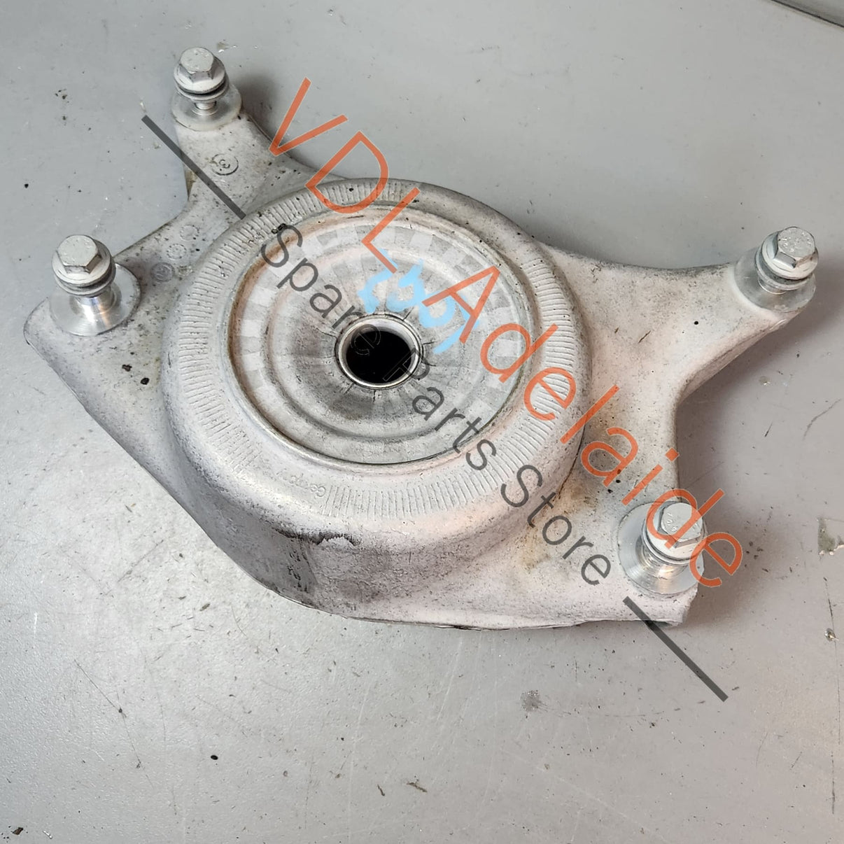 Audi A4 A5 Q5 Front Right Suspension Strut Top Mount Bush 8K0412392F 8 ...