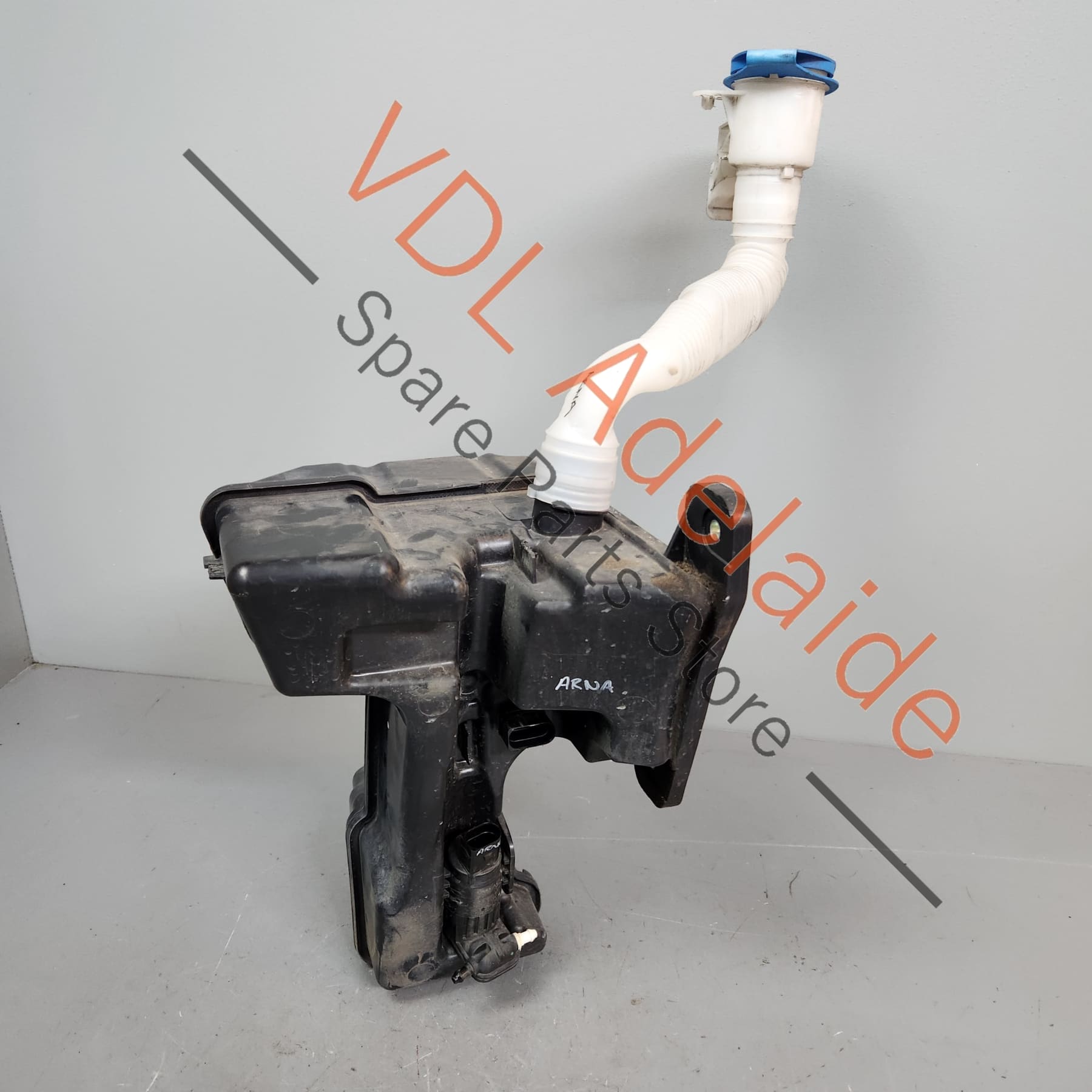 VW Golf MK7 GTi Windscreen Washer Bottle Tank for vehicles with Headli ...